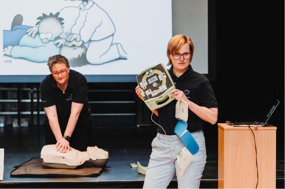 Lebensrettungskurs für den Unterricht - HELP Save Lives